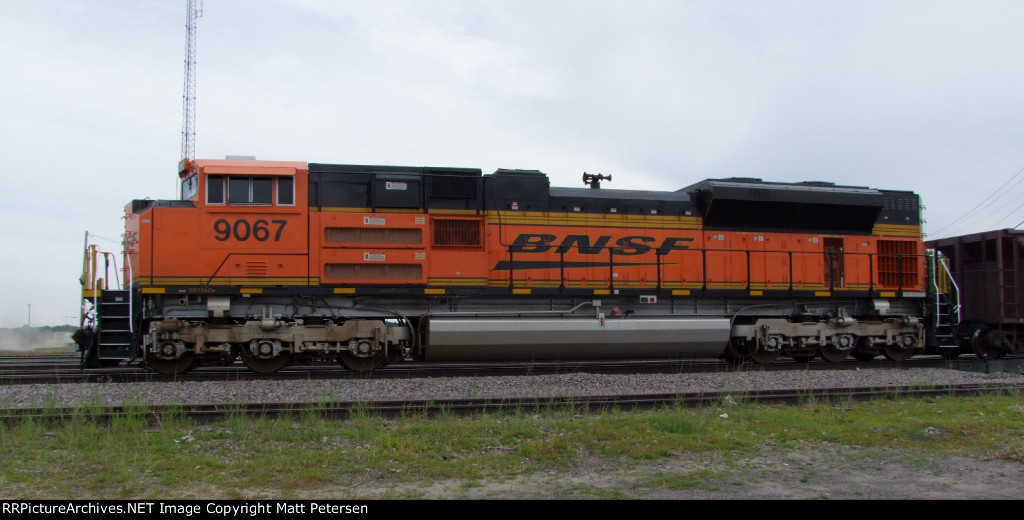 BNSF 9067